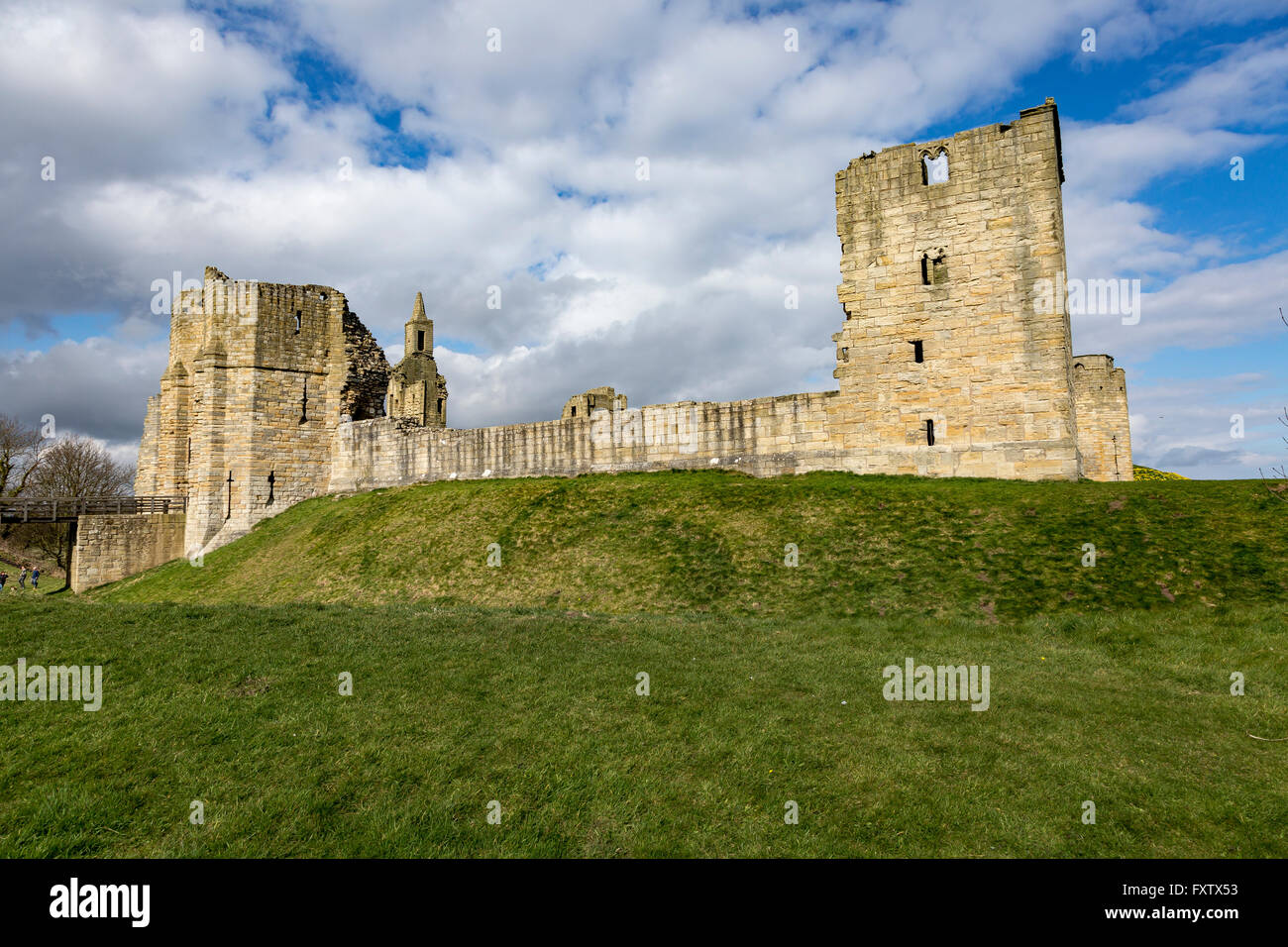 English castle stone wall hi-res stock photography and images - Alamy