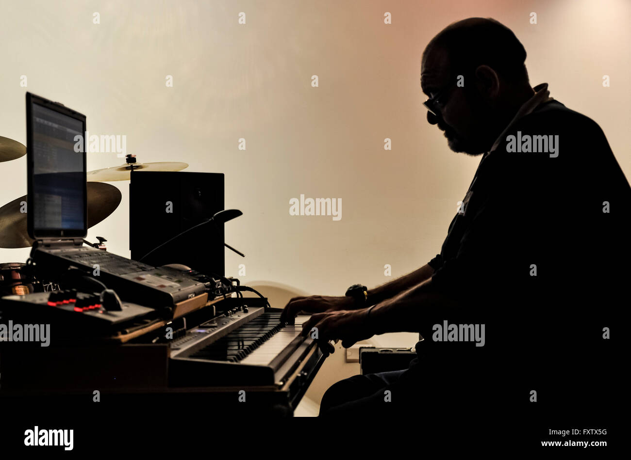Black playing keyboards hi-res stock photography and images - Alamy