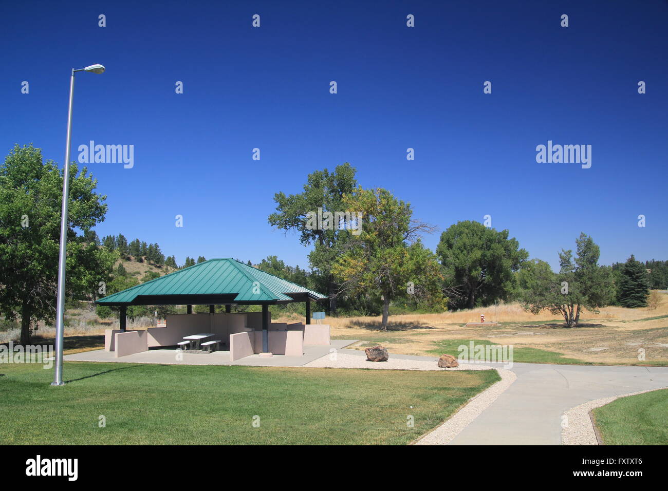 Rest stop by the highway Stock Photo - Alamy
