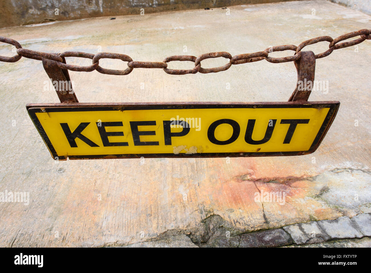 Hanging sign chain hi-res stock photography and images - Alamy