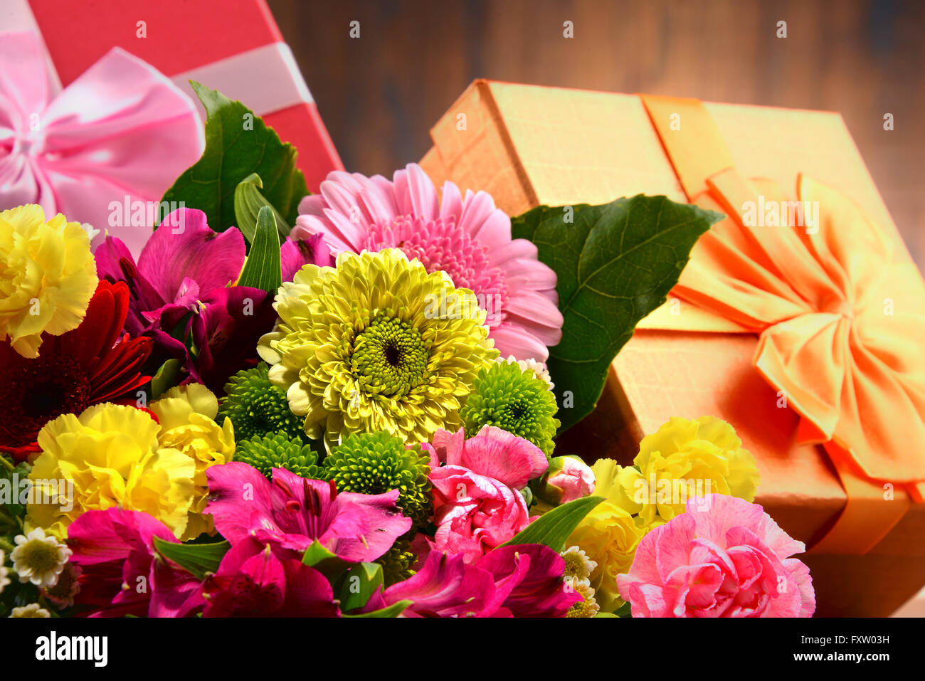 Composition gift box bouquet hi-res stock photography and images - Alamy