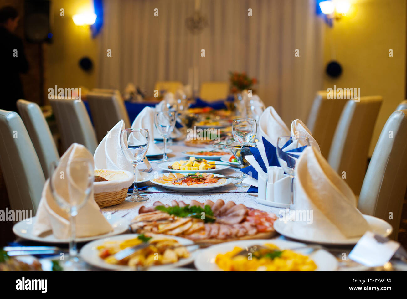 Formal dinner party hi-res stock photography and images - Alamy