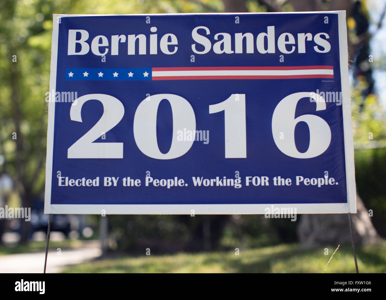A Bernie Sanders 2016 sign on a lawn in California Stock Photo - Alamy