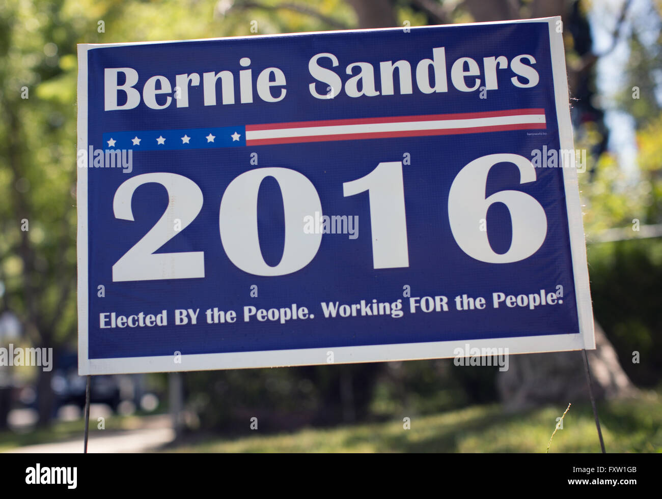 A Bernie Sanders 2016 sign on a lawn in California Stock Photo - Alamy