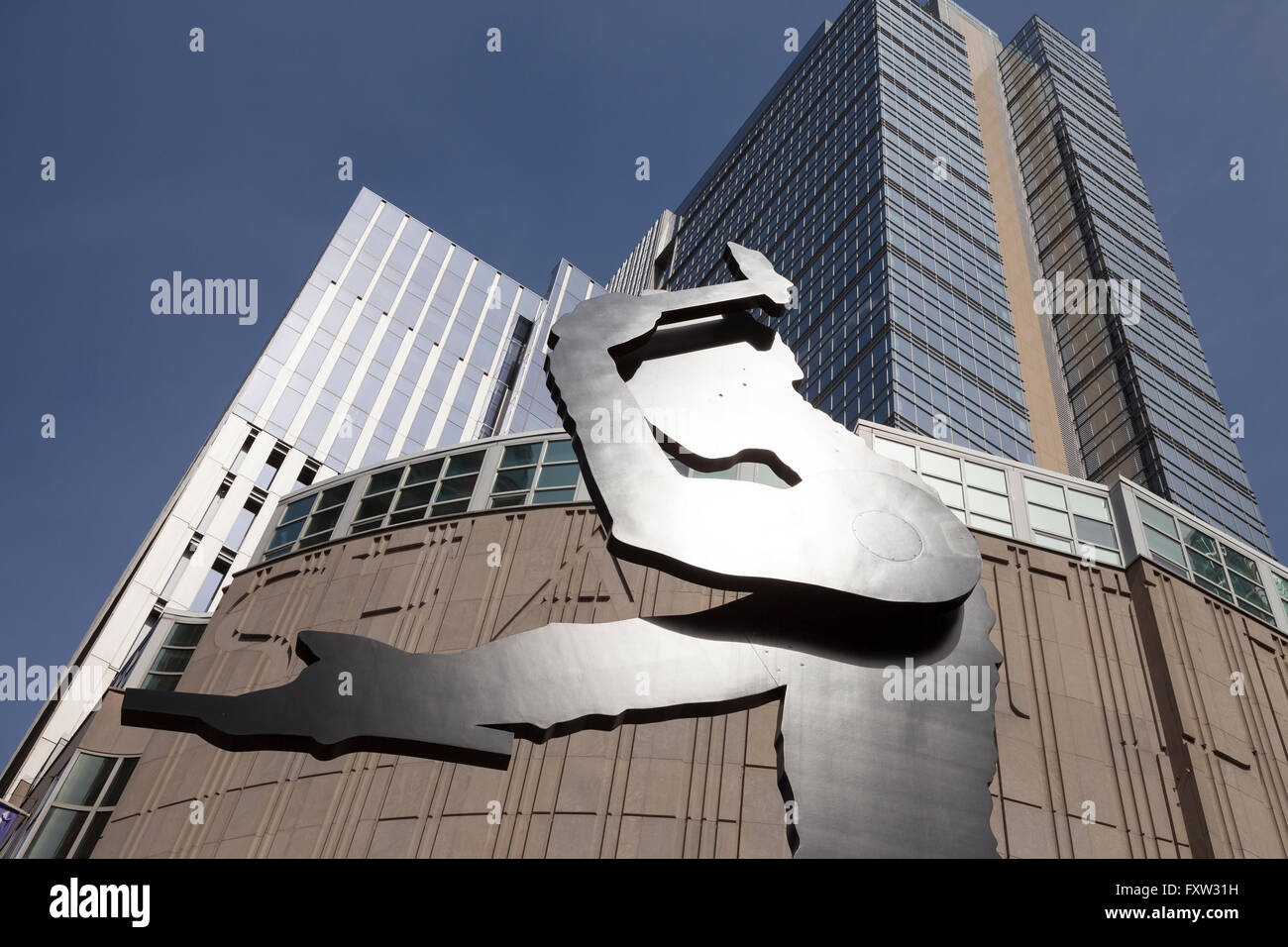 Seattle, Washington: Hammering Man sculpture by Jonathan Borofsky at ...