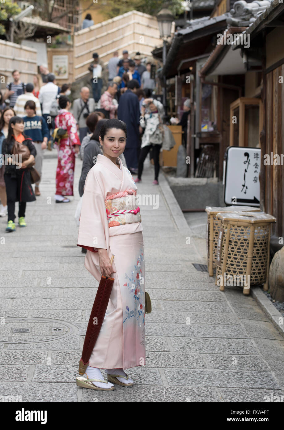 Japanese woman in kimono (model release available) on Ninen Zaka, Kyoto ...