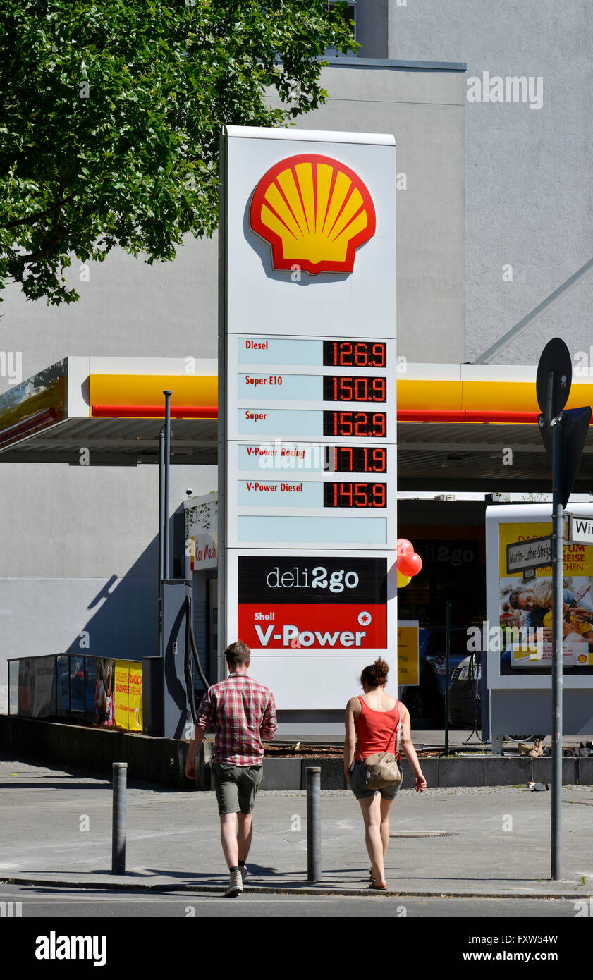 Tankstelle deutschland hi-res stock photography and images - Alamy