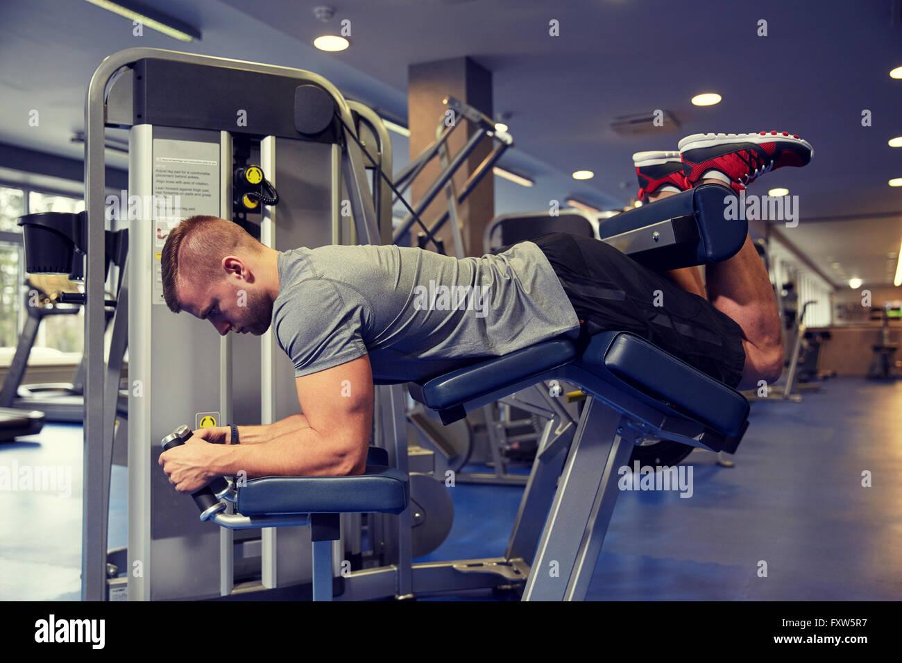 Male bodybuilder flexing muscles side hi-res stock photography and ...
