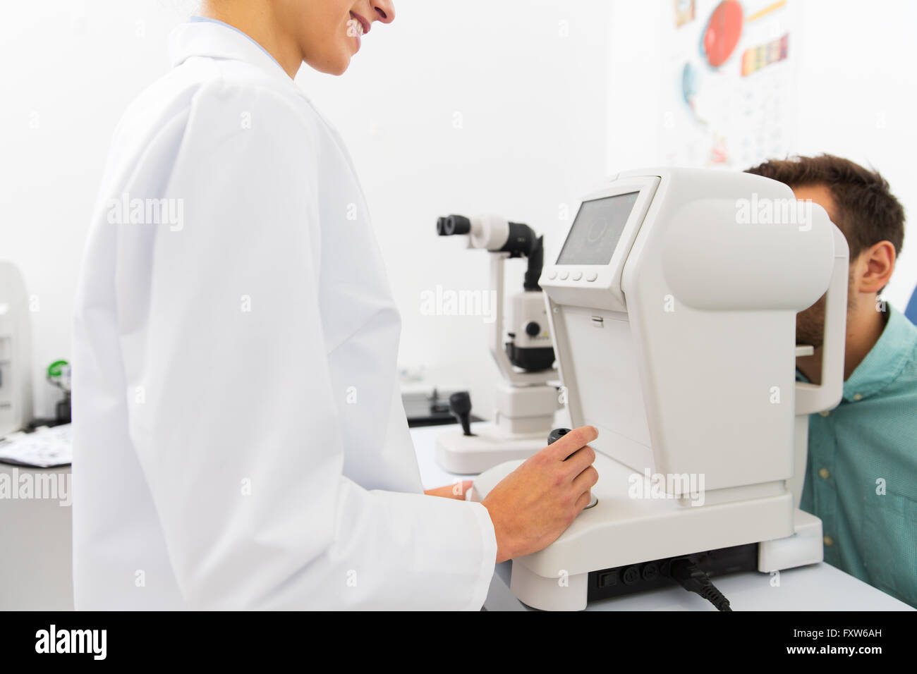 Autorefractor keratometer hi-res stock photography and images - Alamy