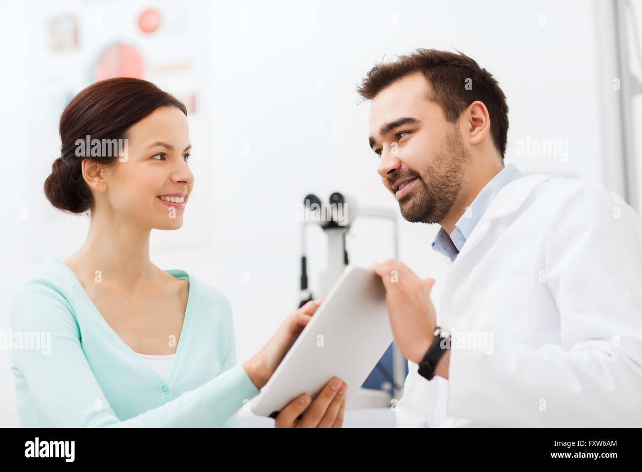 Eye test computer hi-res stock photography and images - Alamy