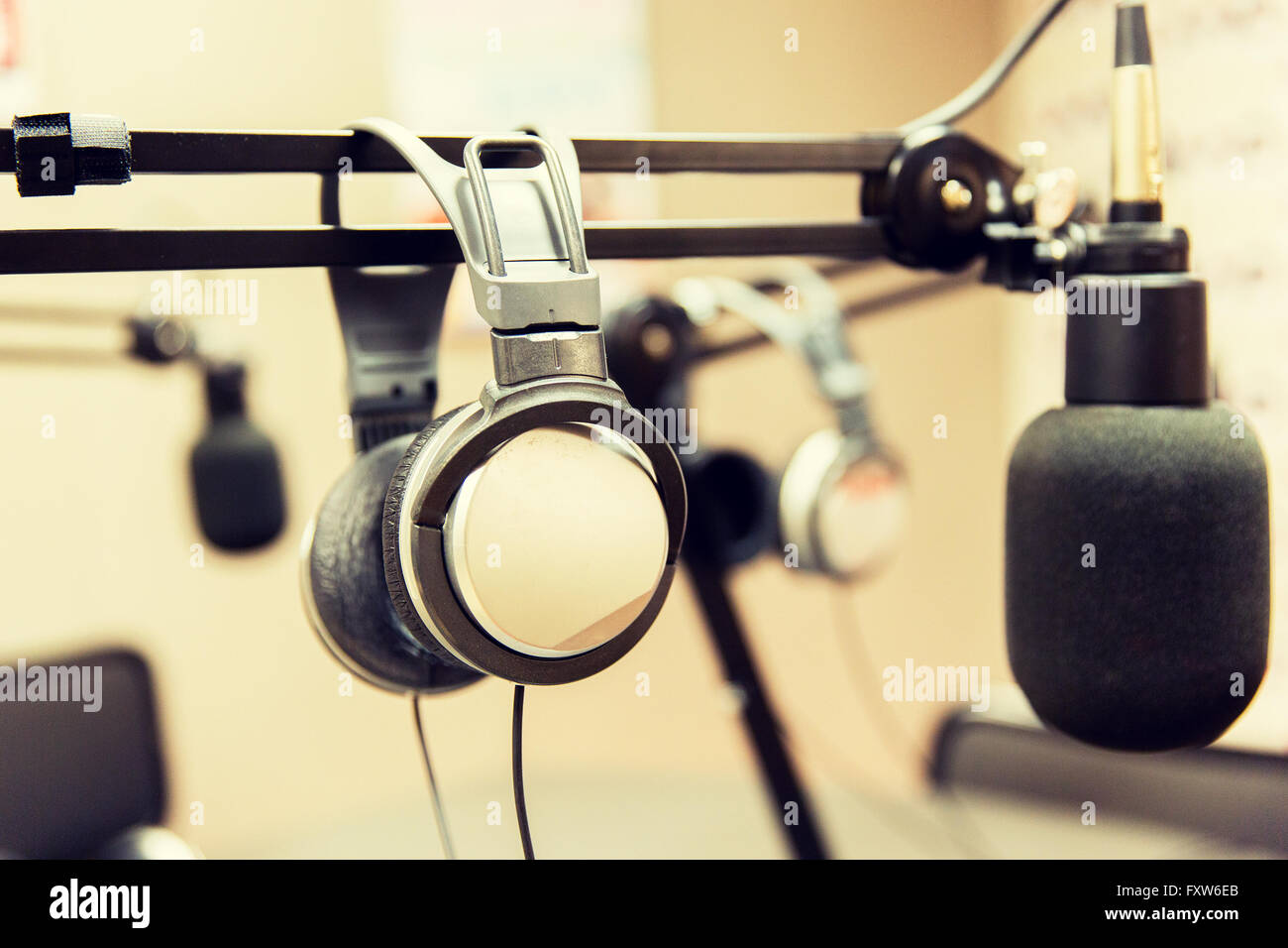 Fm radio interview hi-res stock photography and images - Alamy