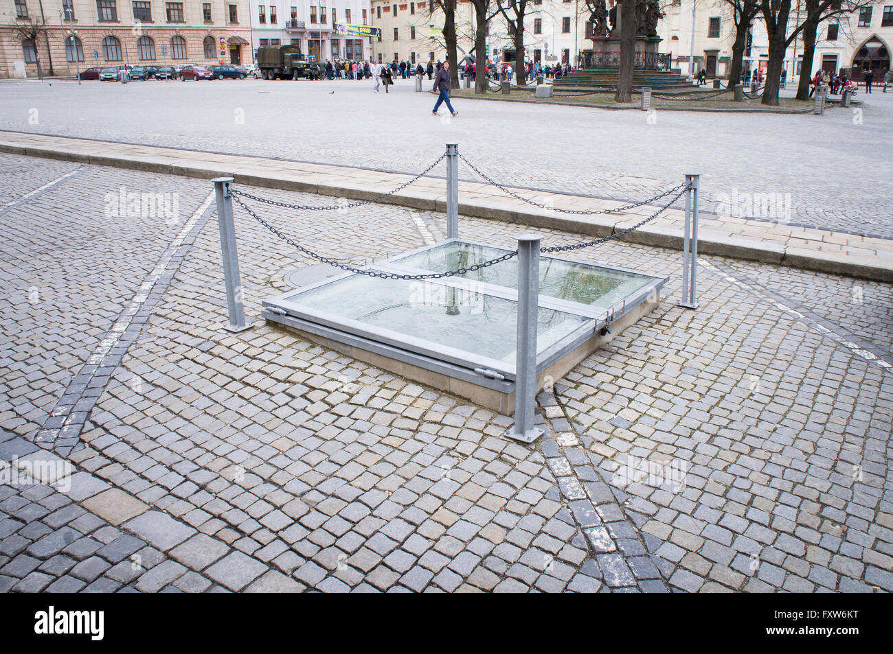 Square window hi-res stock photography and images - Alamy