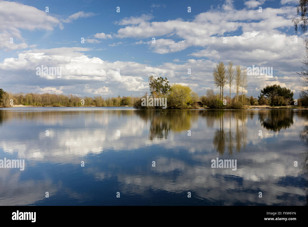 Cotswold water park hi-res stock photography and images - Alamy