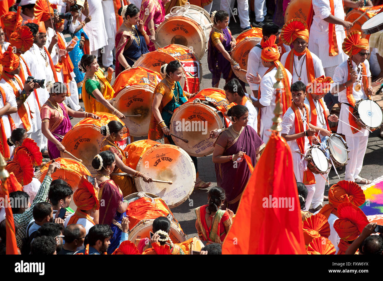Traditional hindu festivals hi-res stock photography and images - Alamy