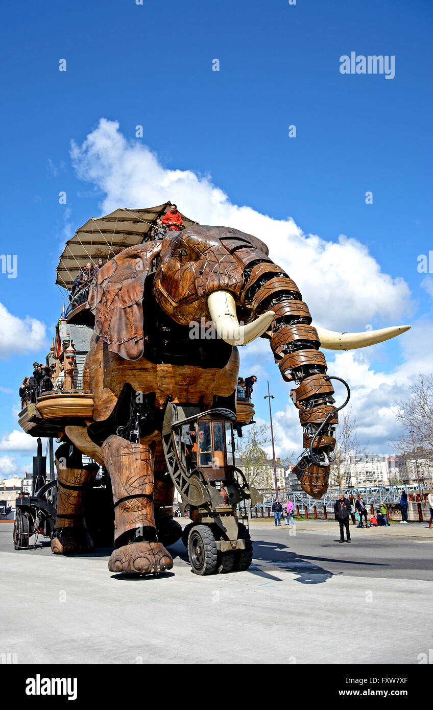Giant Mechanical Man High Resolution Stock Photography and Images - Alamy