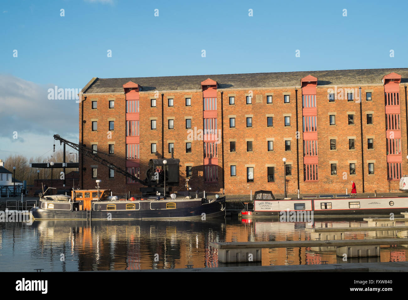 Docks warehouse boats ships hi-res stock photography and images - Alamy