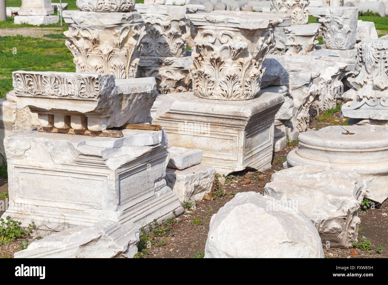 The temple of stone columns hi-res stock photography and images - Alamy