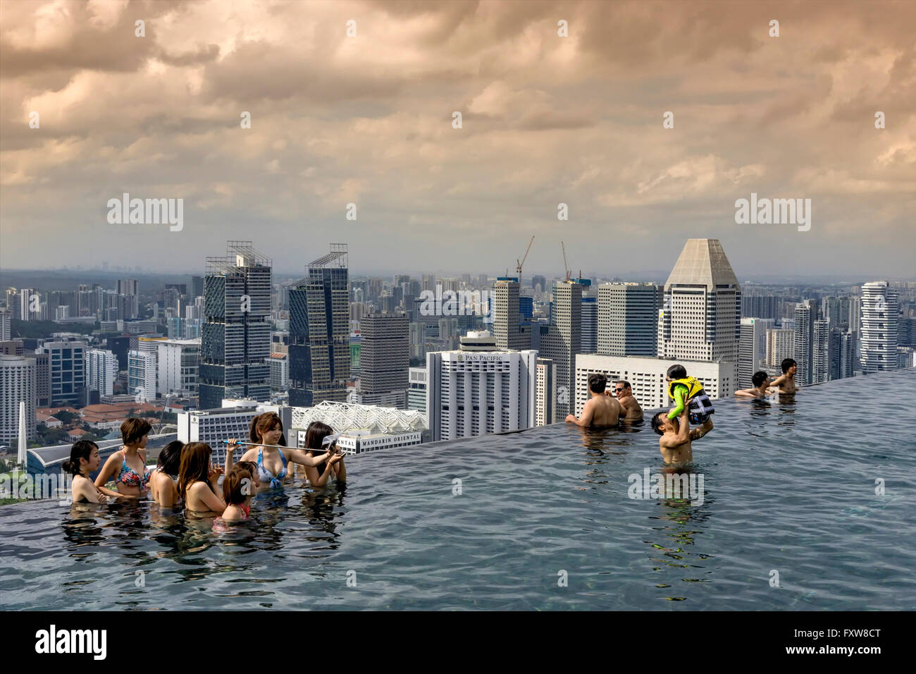 Infinity pool at marina bay sands hi-res stock photography and images ...