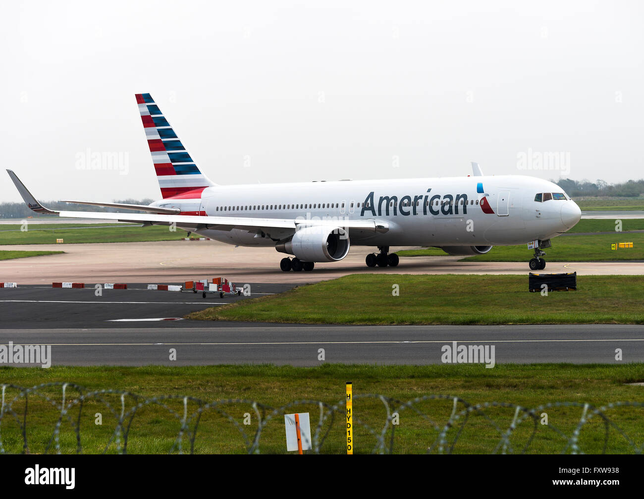 American airlines boeing 767 300 aircraft hi-res stock photography and ...