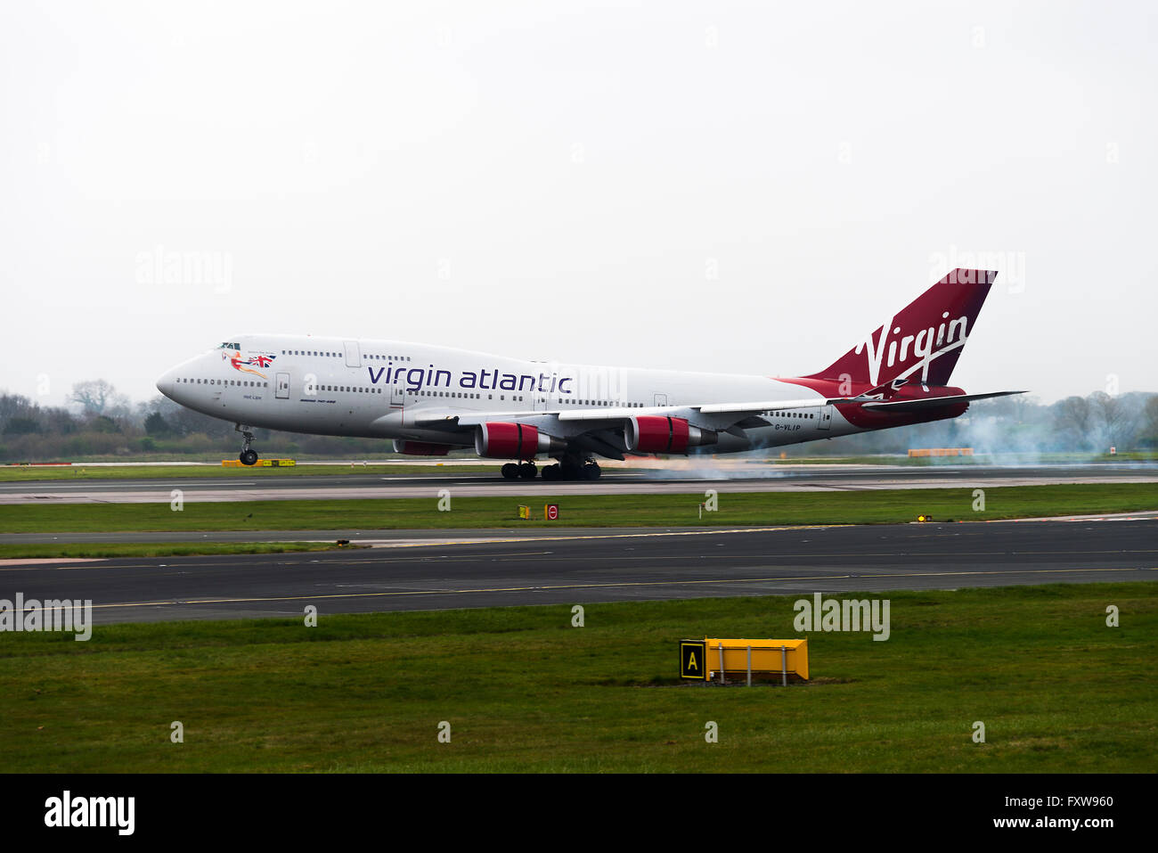 Virgin Atlantic Airways Boeing 747-443 Airliner G-VLIP Landing at ...