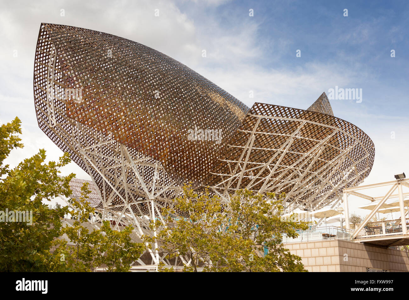 Frank Gehry's bronze fish sculpture, Port Olimpic, Barcelona, Spain ...