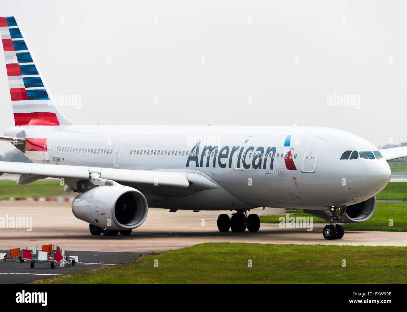 American airlines airbus a330 hi-res stock photography and images - Alamy