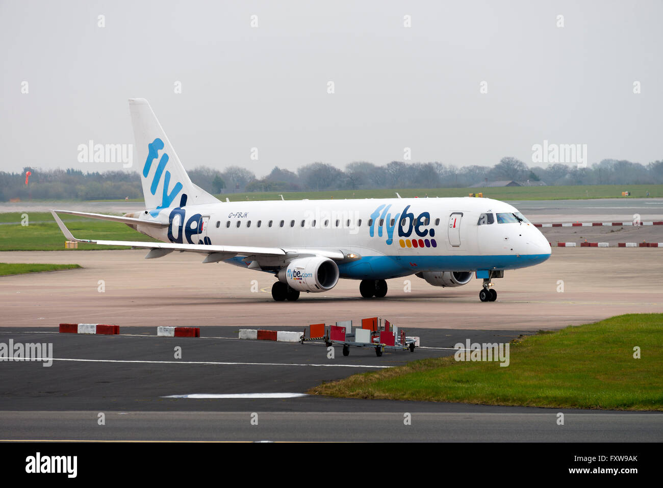 Embraer 175 united hi-res stock photography and images - Alamy