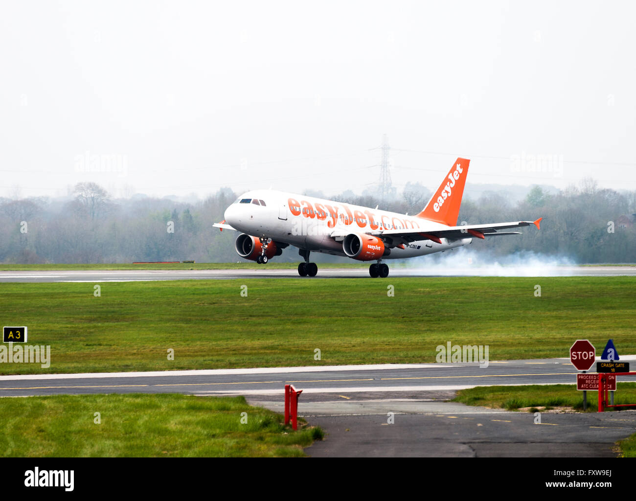 Easyjet aircraft landing manchester airport hi-res stock photography ...