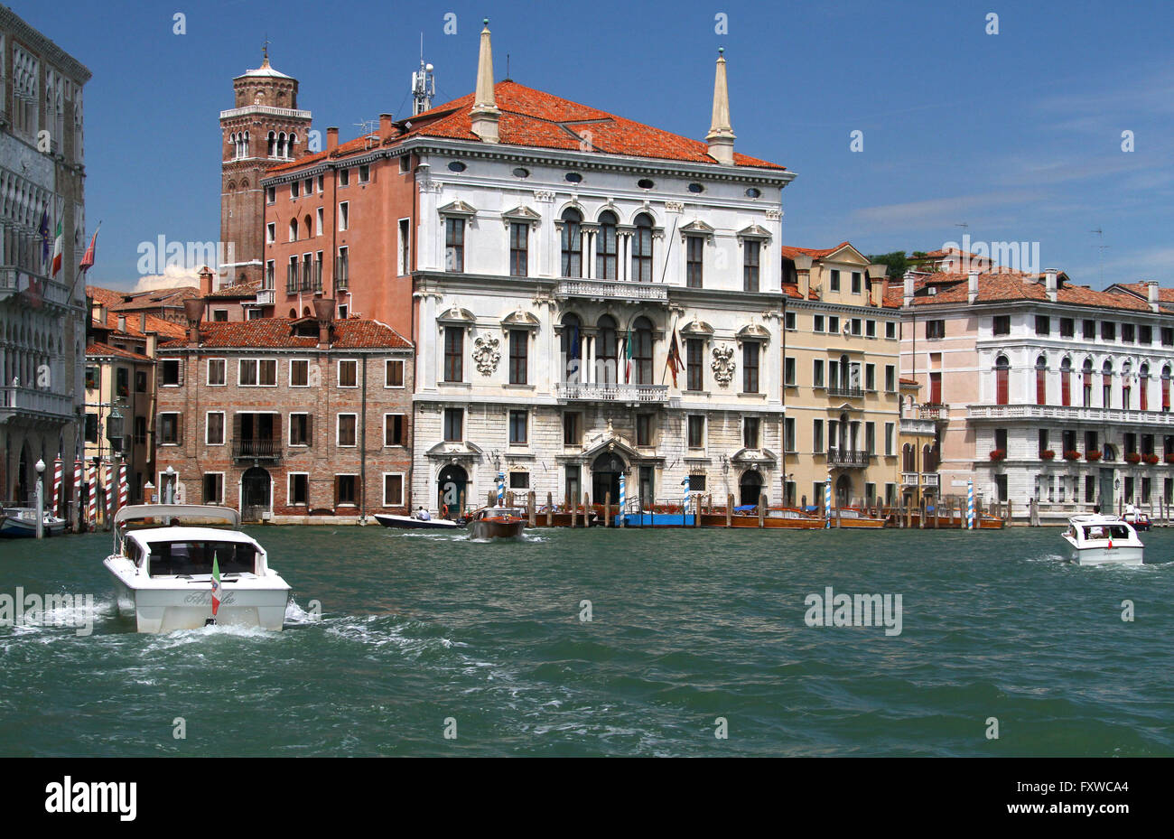 Canal buildings hi-res stock photography and images - Alamy