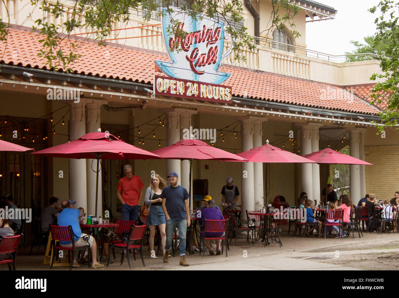 Cafe park crowd hi-res stock photography and images - Alamy