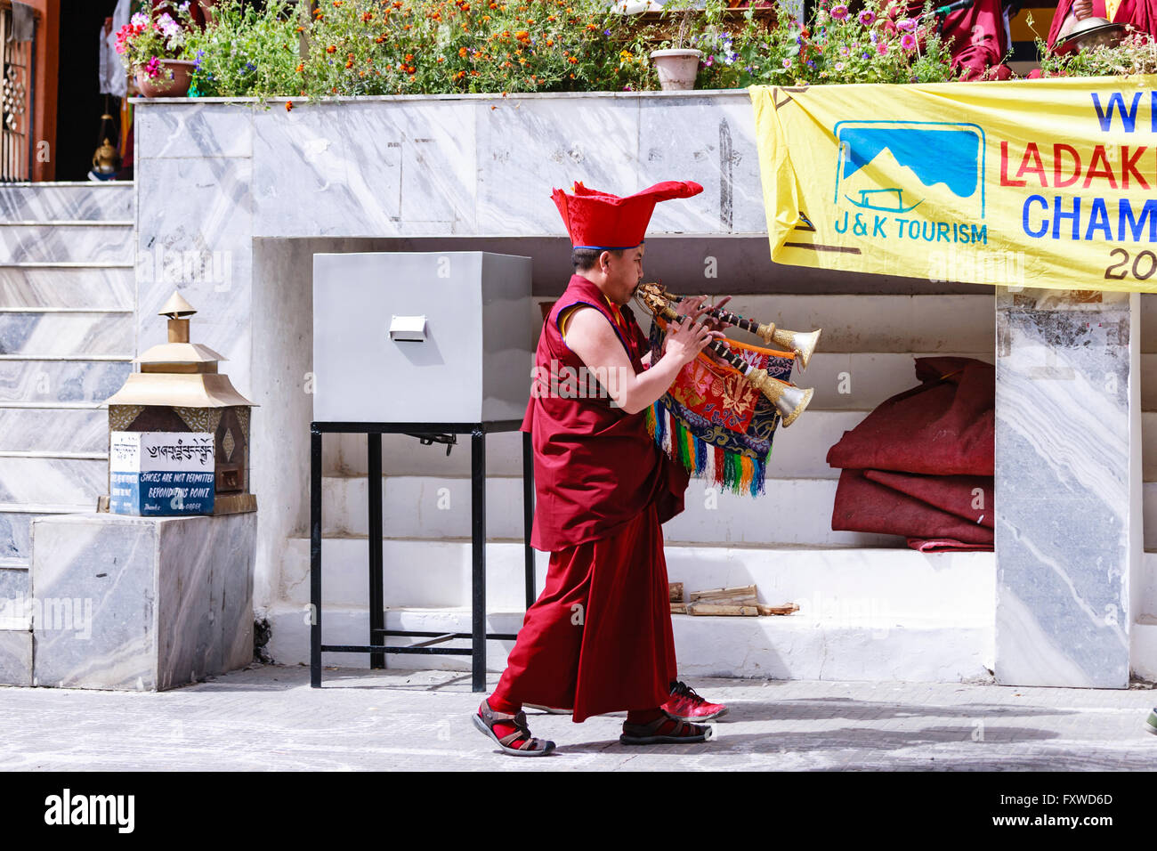 Sikkim traditional music hi-res stock photography and images - Alamy