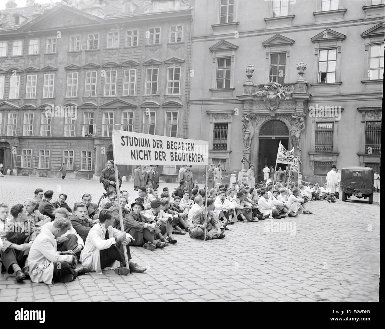 Student demonstration historic hi-res stock photography and images - Alamy