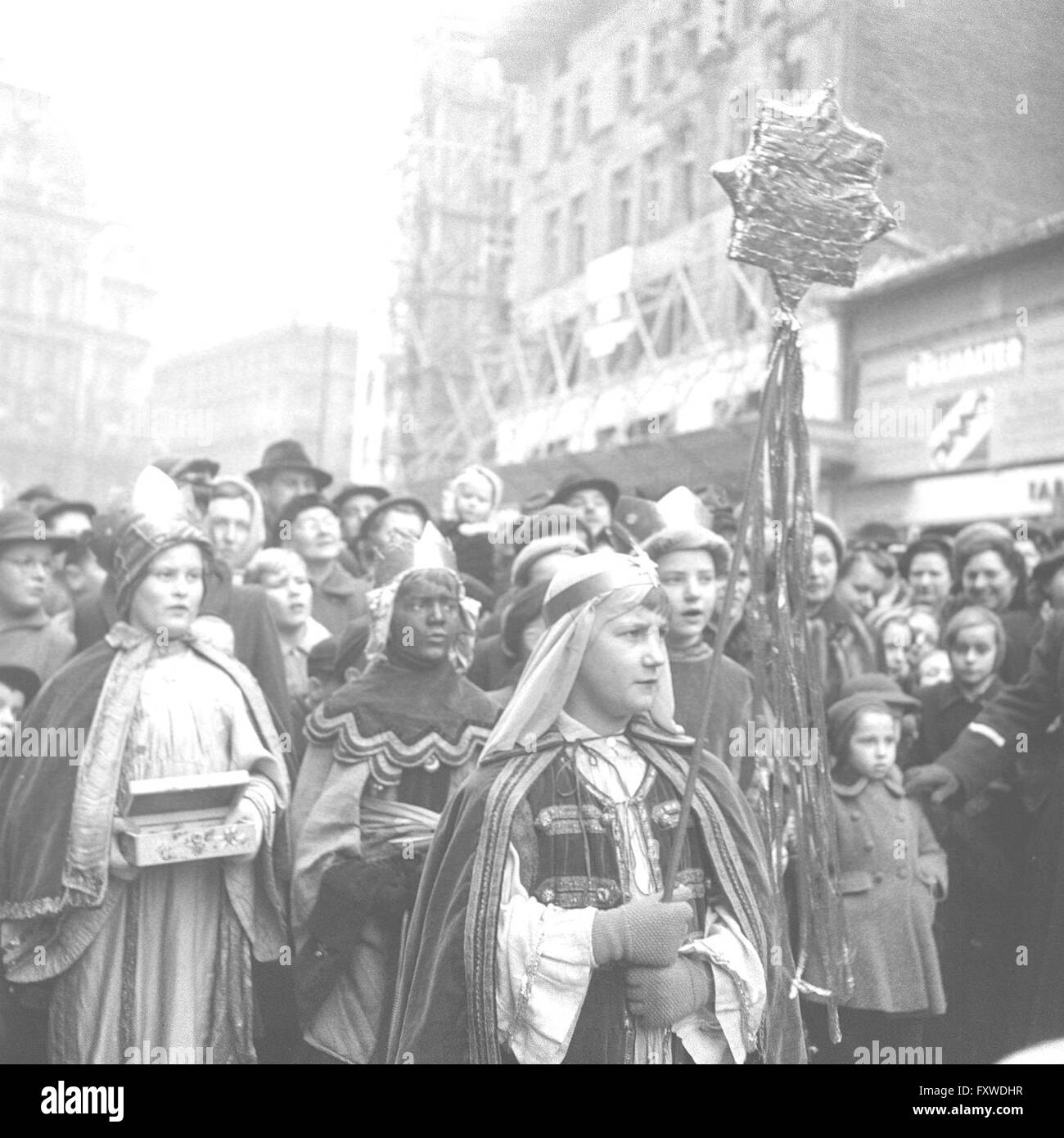 Sternsinger hi-res stock photography and images - Alamy