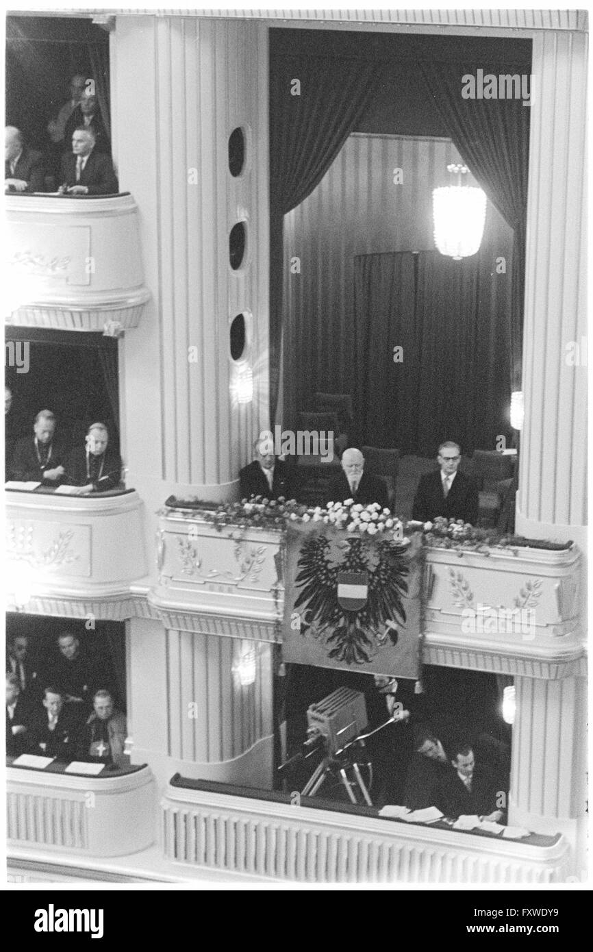 Staatsoper opera house Black and White Stock Photos & Images - Alamy