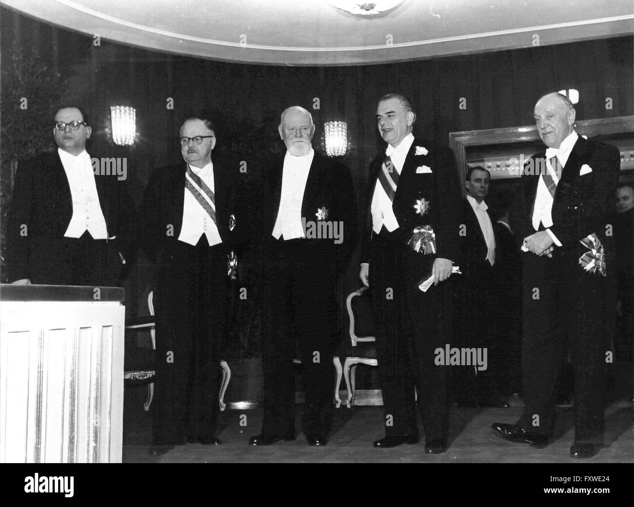 Nach dem krieg hi-res stock photography and images - Alamy