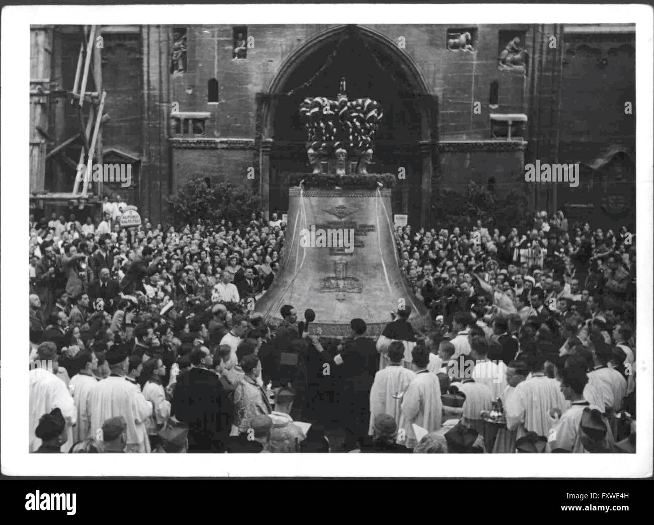 Pummerin bell hi-res stock photography and images - Alamy