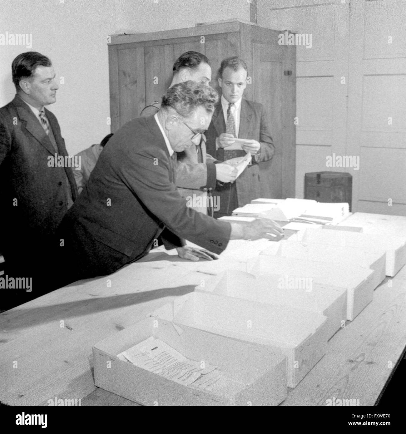 Spoiled ballot papers Black and White Stock Photos & Images - Alamy