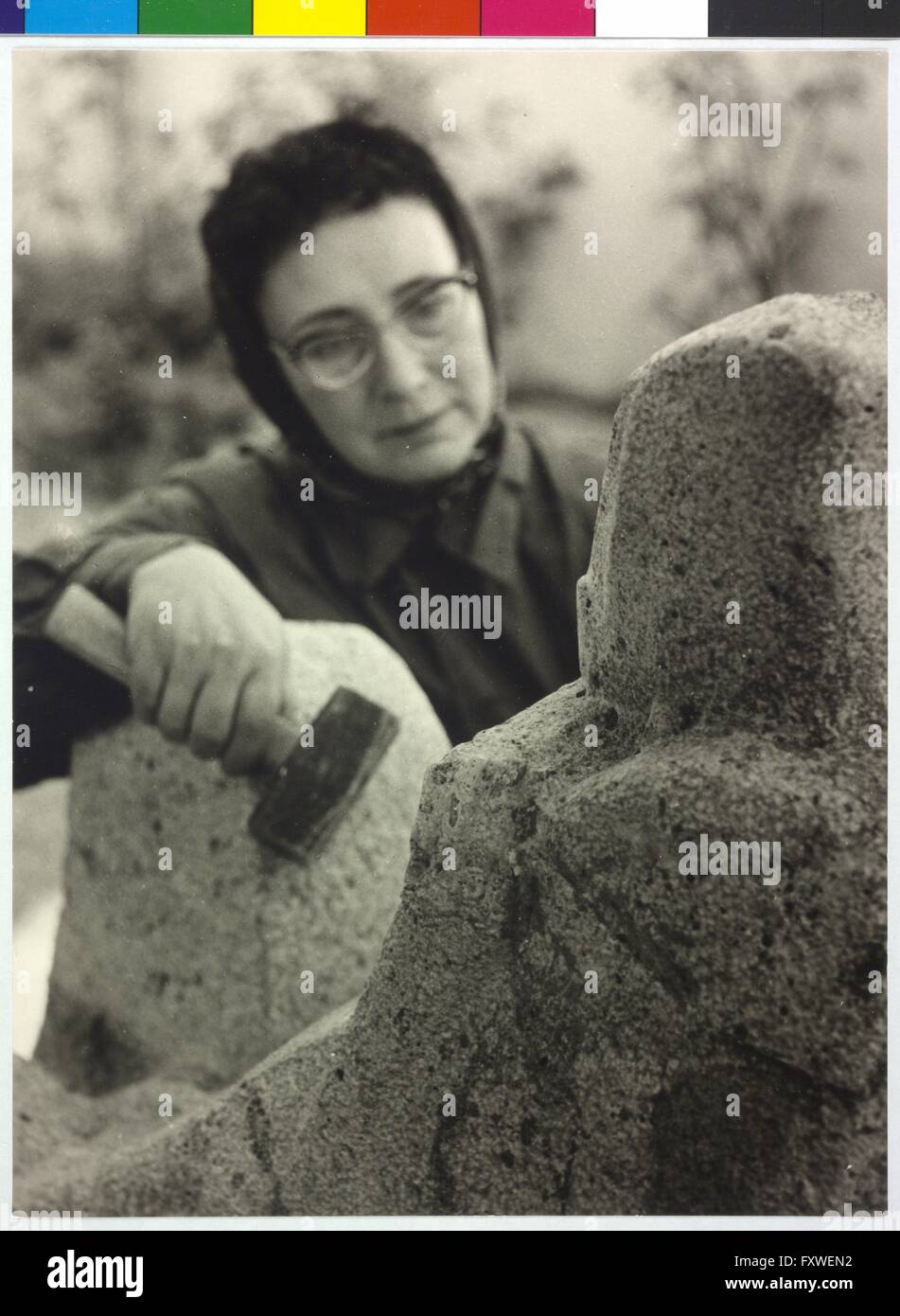 Artists studio 1950s hi-res stock photography and images - Alamy