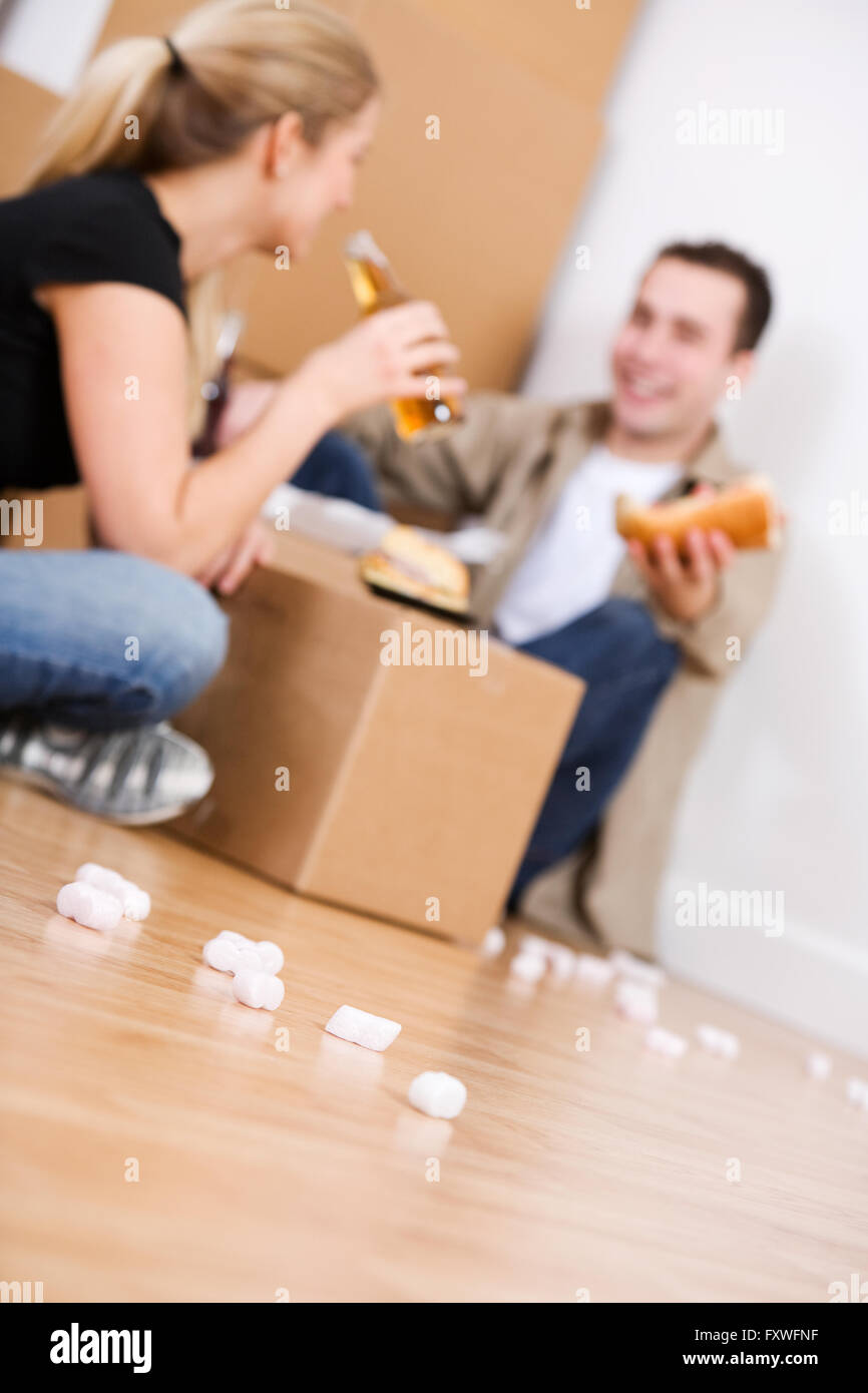Young couple, indoors, packing posessions in cardboard boxes Stock ...
