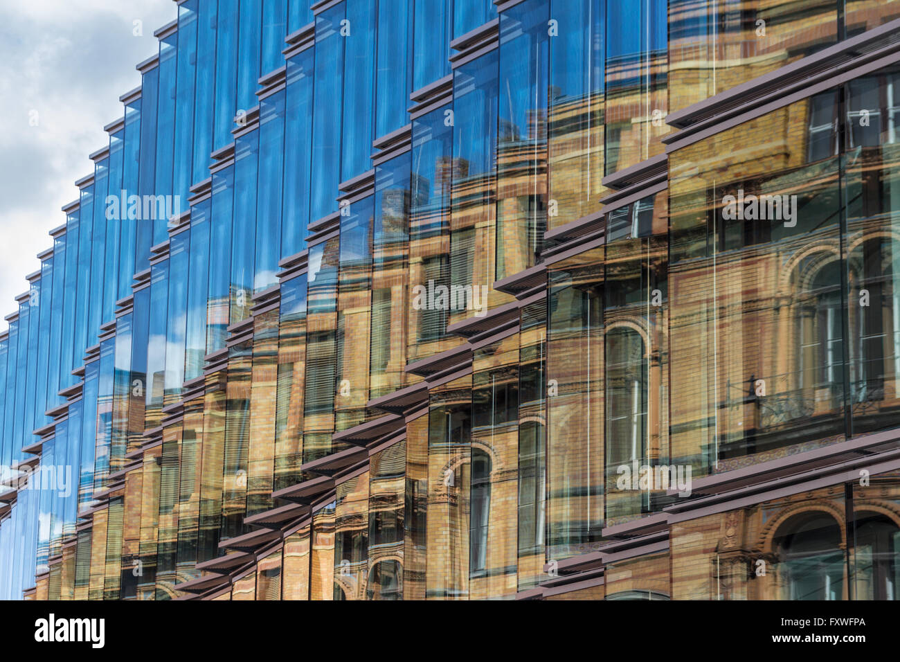 Glass facade hi-res stock photography and images - Alamy