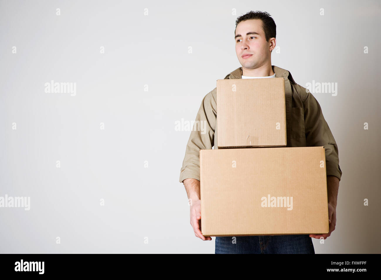 Young couple, indoors, packing posessions in cardboard boxes Stock ...