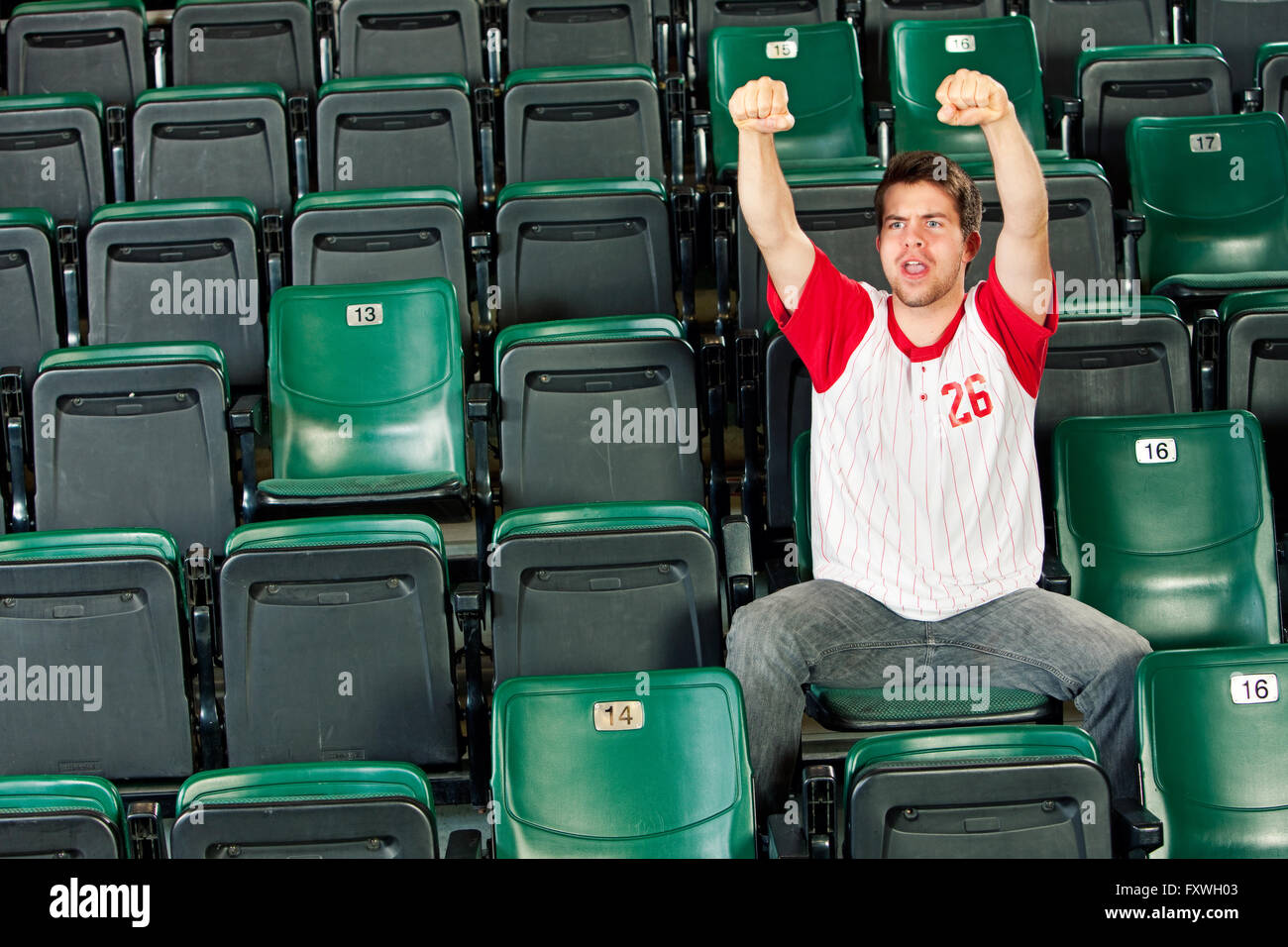 Baseball crowd cheering hi-res stock photography and images - Alamy