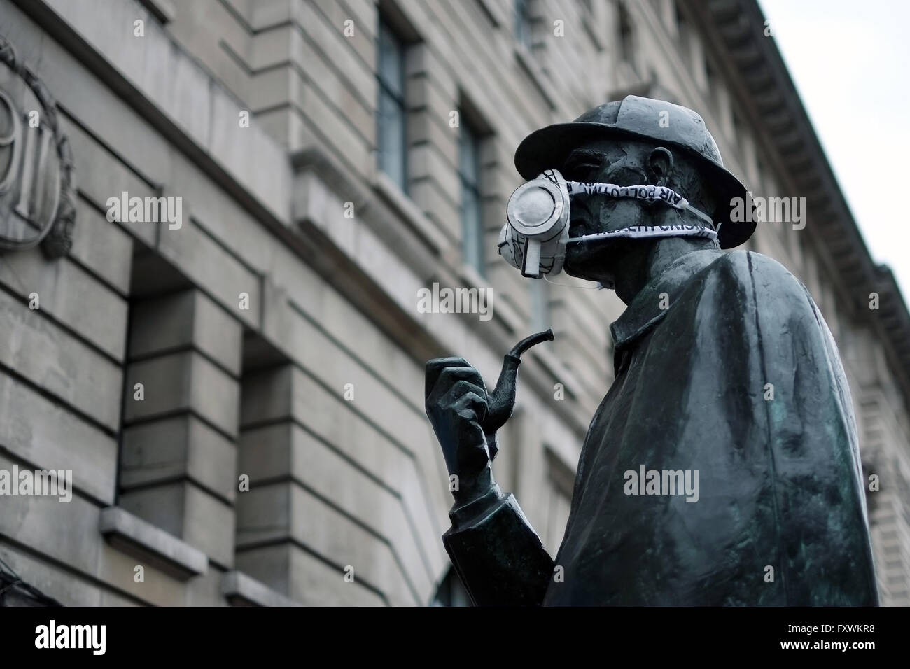 Baker Street, London, UK; 18th April 2016. The Sherlock Holmes statue ...