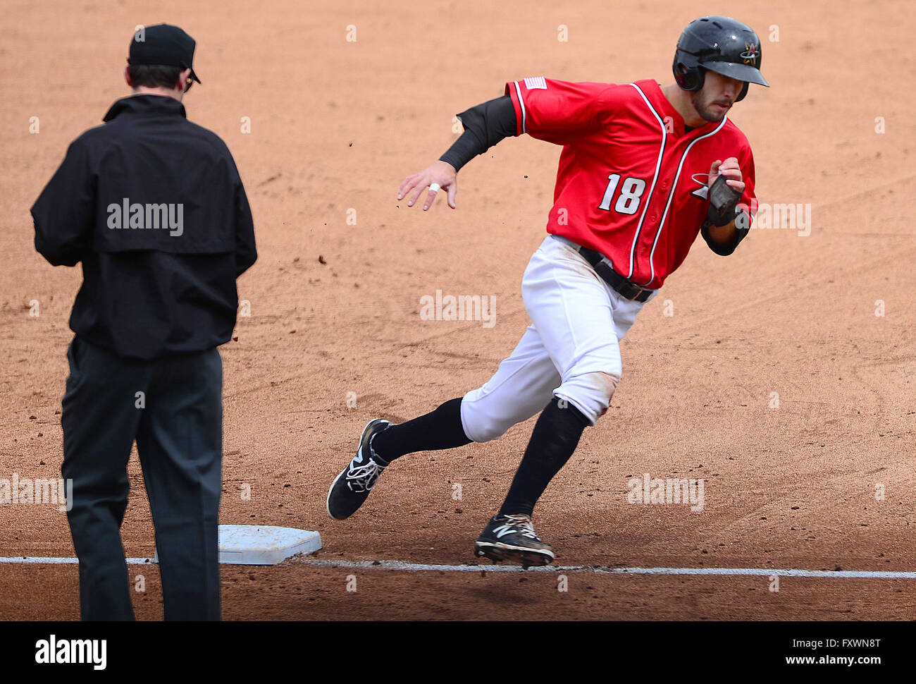 Albuquerque, NEW MEXICO, USA. 17th Apr, 2016. 041716.Third base umpire ...