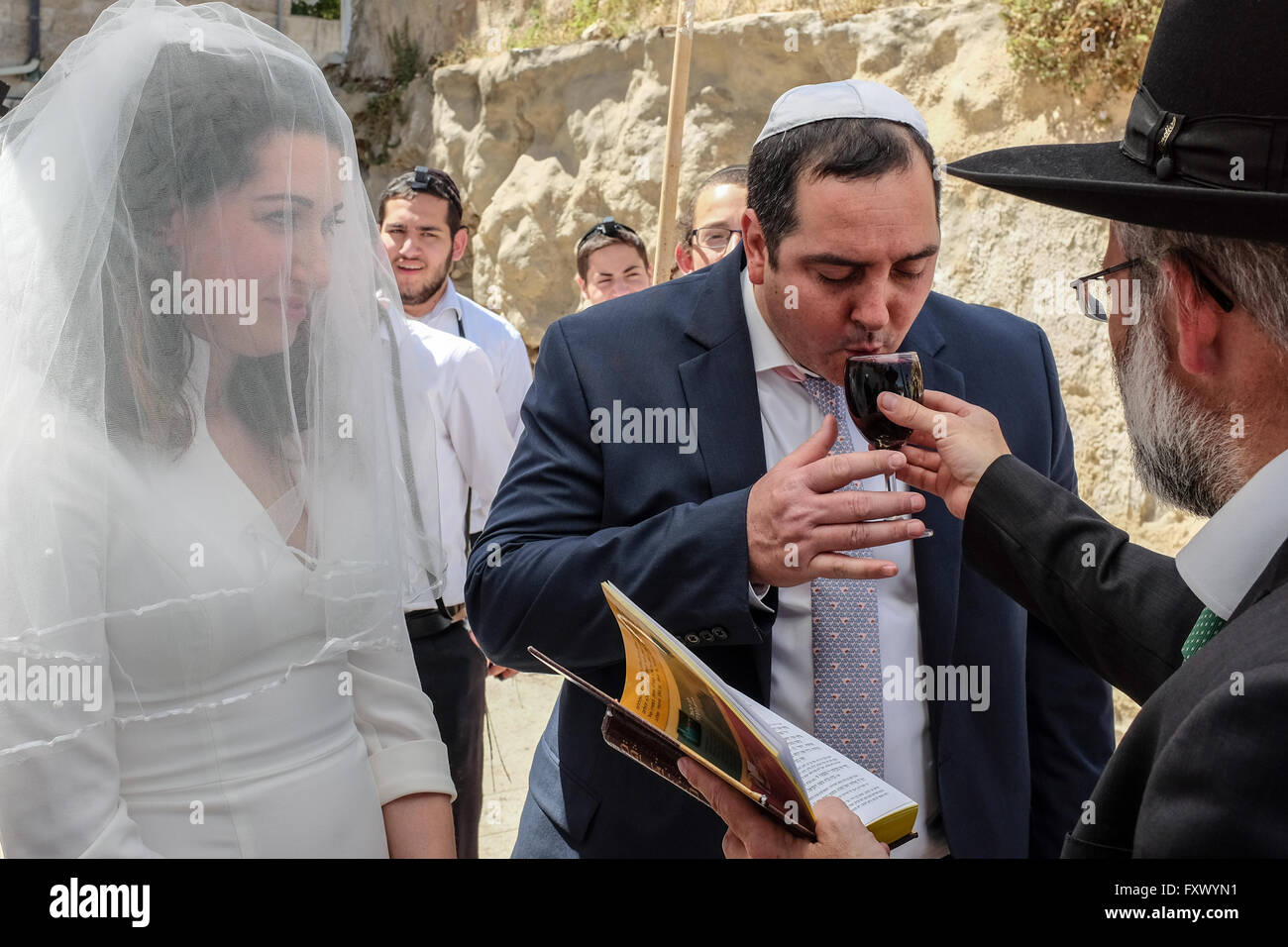 Jerusalem, Israel. 19th April, 2016. Bride BRYCE GRUBER-HERMON and ...