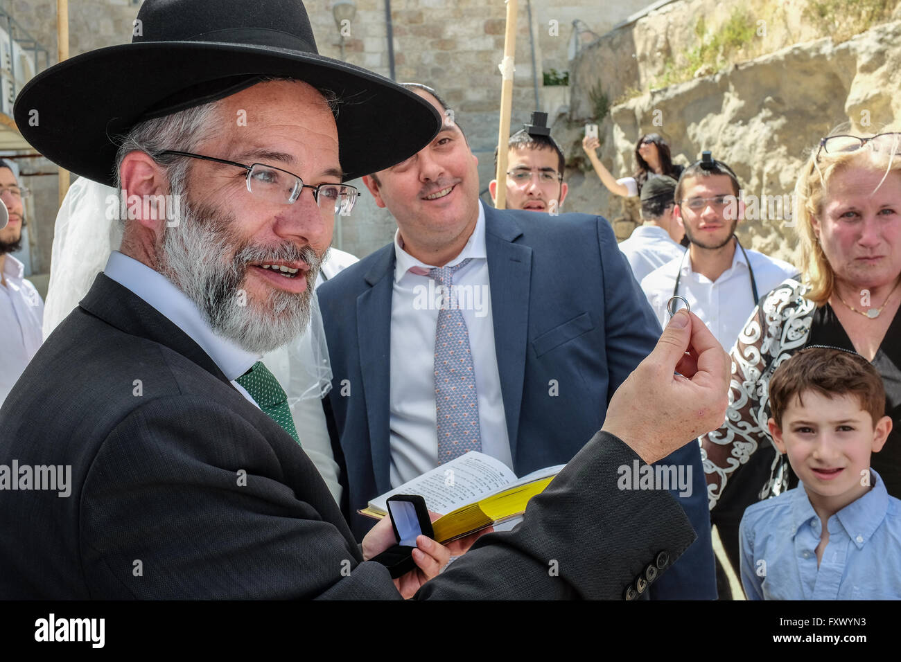 Jerusalem, Israel. 19th April, 2016. Bride BRYCE GRUBER-HERMON and ...