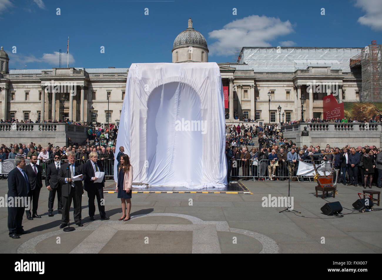 Trafalgar Square, London, UK. 19th April, 2016. 20 foot tall replica ...