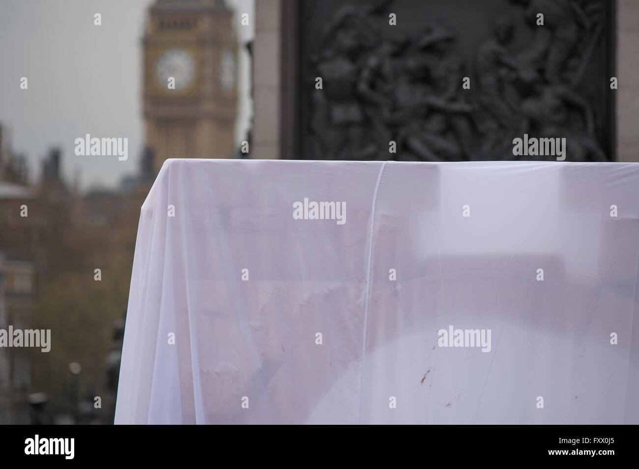 Trafalgar Square, London, UK. 19th April, 2016. 20 foot tall replica ...