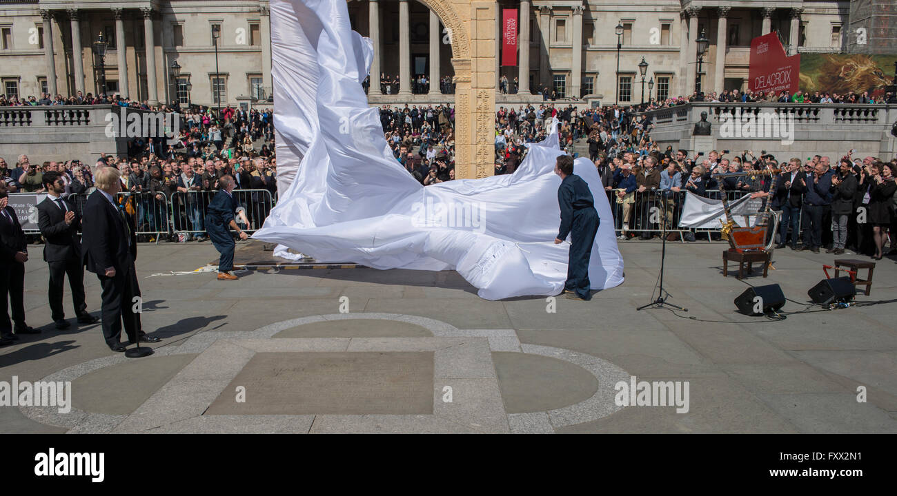 Trafalgar Square, London, UK. 19th April, 2016. 20 foot tall replica ...