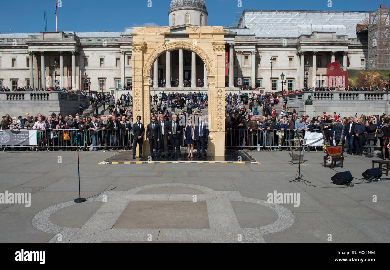 Trafalgar Square, London, UK. 19th April, 2016. 20 foot tall replica ...